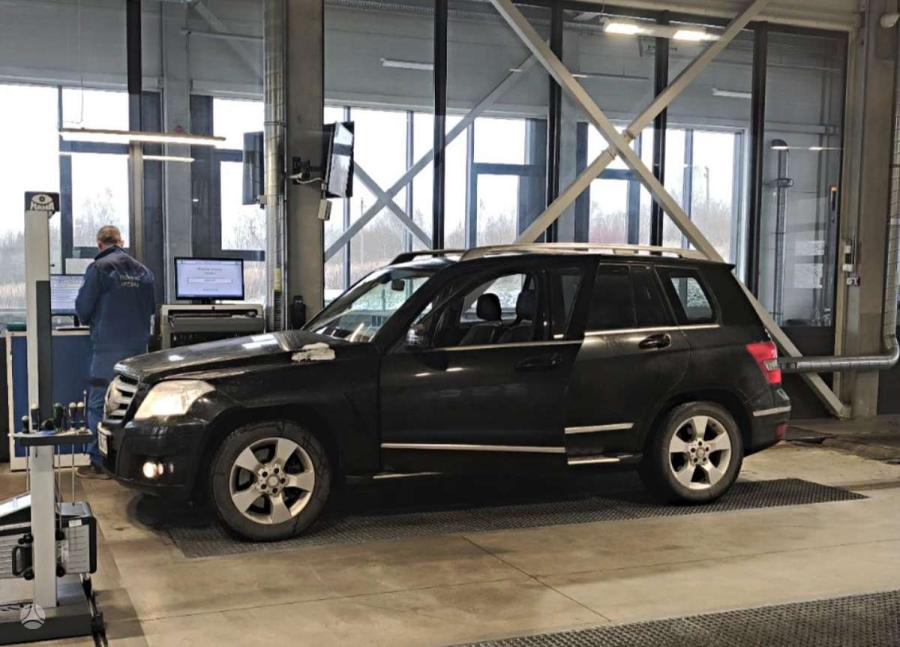 Melns Mercedes-Benz GLK 320 2008 Viļņa, ar dzinēja tilpumu 2.99 L un nobraukumu 333 tūkst. km par 5150 €, foto 2 vietnē AUTOMOTO.COM.LV