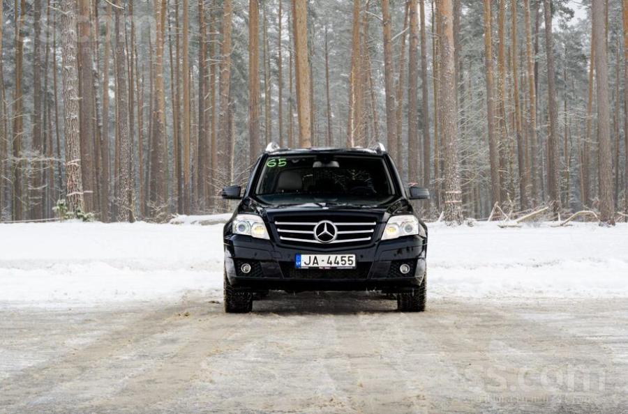 Black Mercedes-Benz GLK 320 2008 in Riga, with an engine capacity of 3.00 L and mileage of 269 thousand km for 7490 €, photo 3 on AUTOMOTO.COM.LV