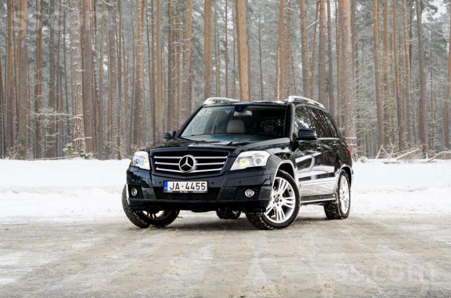 Black Mercedes-Benz GLK 320 2008 in Riga, with an engine capacity of 3.00 L and mileage of 269 thousand km for 7490 €, photo 4 on AUTOMOTO.COM.LV