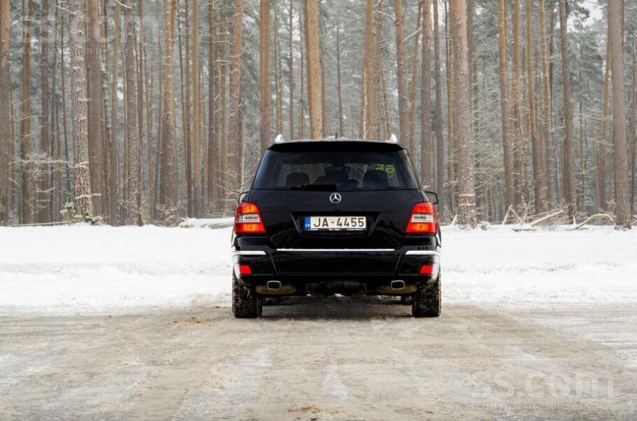 Black Mercedes-Benz GLK 320 2008 in Riga, with an engine capacity of 3.00 L and mileage of 269 thousand km for 7490 €, photo 7 on AUTOMOTO.COM.LV