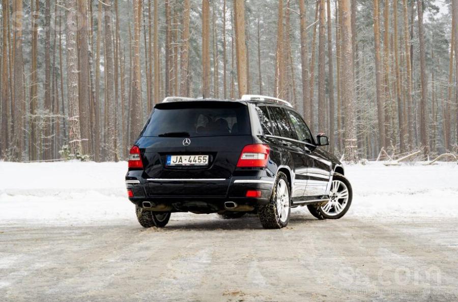 Black Mercedes-Benz GLK 320 2008 in Riga, with an engine capacity of 3.00 L and mileage of 269 thousand km for 6590 €, photo 5 on AUTOMOTO.COM.LV