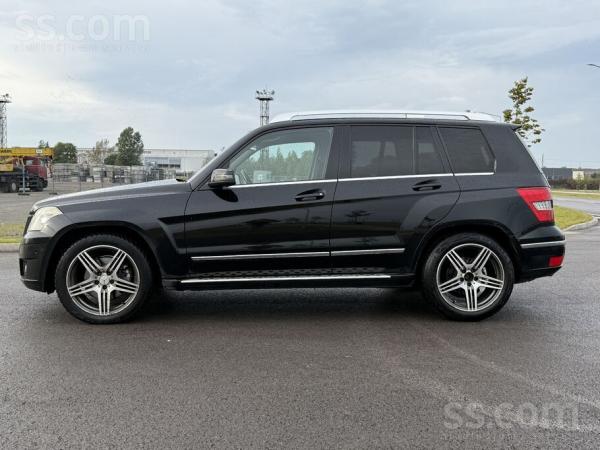 Mercedes-Benz GLK 320 2008 in Liepaja on AUTOMOTO.COM.LV Black Mercedes-Benz GLK 320 2008 in Liepaja, with an engine capacity of 3.00 L and mileage of 312 thousand km for 5400 €, photo 6 on AUTOMOTO.COM.LV