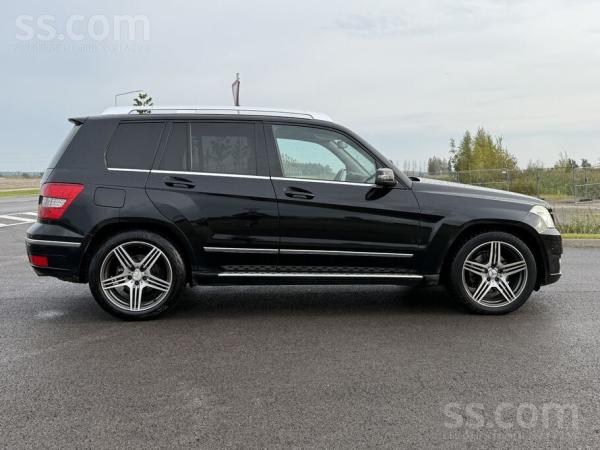 Mercedes-Benz GLK 320 2008 in Liepaja on AUTOMOTO.COM.LV Black Mercedes-Benz GLK 320 2008 in Liepaja, with an engine capacity of 3.00 L and mileage of 312 thousand km for 5400 €, photo 7 on AUTOMOTO.COM.LV