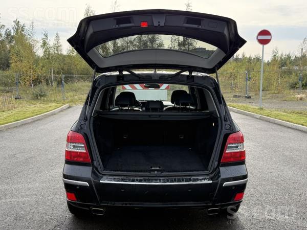 Mercedes-Benz GLK 320 2008 in Liepaja on AUTOMOTO.COM.LV Black Mercedes-Benz GLK 320 2008 in Liepaja, with an engine capacity of 3.00 L and mileage of 312 thousand km for 5400 €, photo 11 on AUTOMOTO.COM.LV