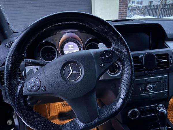 Black Mercedes-Benz GLK 320 2009 in Klaipeda, with an engine capacity of 0.00 L and mileage of 199 thousand km for 8600 €, photo 5 on AUTOMOTO.COM.LV