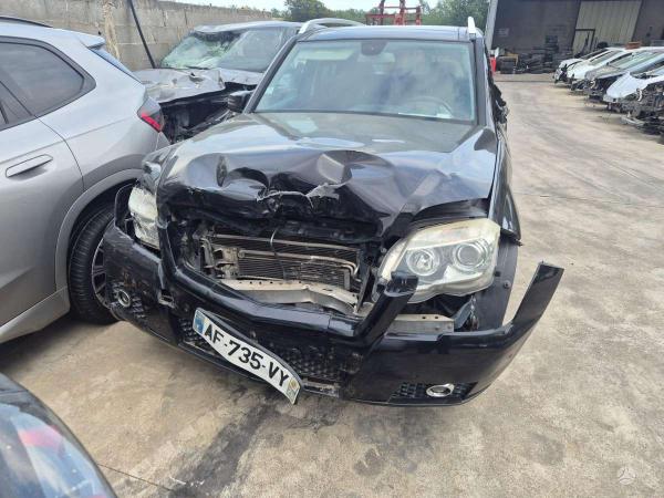 Black Mercedes-Benz GLK 320 2009 in Taurage, with an engine capacity of 2.99 L and mileage of 209 thousand km for 3900 €, photo 1 on AUTOMOTO.COM.LV