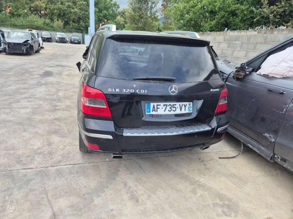 Black Mercedes-Benz GLK 320 2009 in Taurage, with an engine capacity of 2.99 L and mileage of 209 thousand km for 3900 €, photo 2 on AUTOMOTO.COM.LV