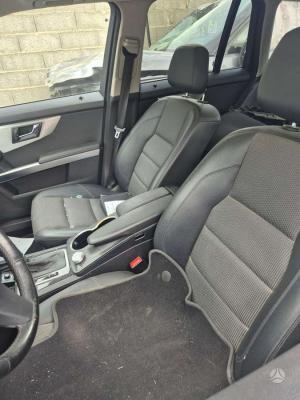Black Mercedes-Benz GLK 320 2009 in Taurage, with an engine capacity of 2.99 L and mileage of 209 thousand km for 3900 €, photo 9 on AUTOMOTO.COM.LV