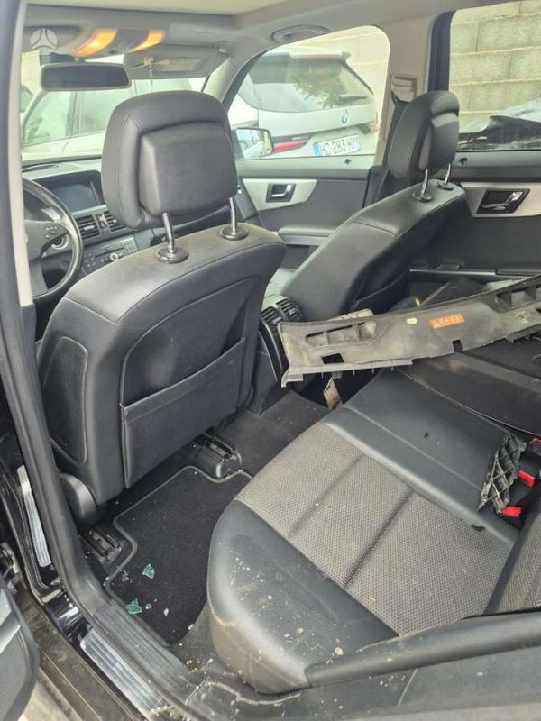 Black Mercedes-Benz GLK 320 2009 in Taurage, with an engine capacity of 2.99 L and mileage of 209 thousand km for 3900 €, photo 10 on AUTOMOTO.COM.LV