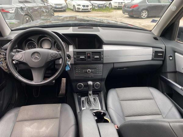 Black Mercedes-Benz GLK 320 2009 in Taurage, with an engine capacity of 2.99 L and mileage of 210 thousand km for 3900 €, photo 5 on AUTOMOTO.COM.LV