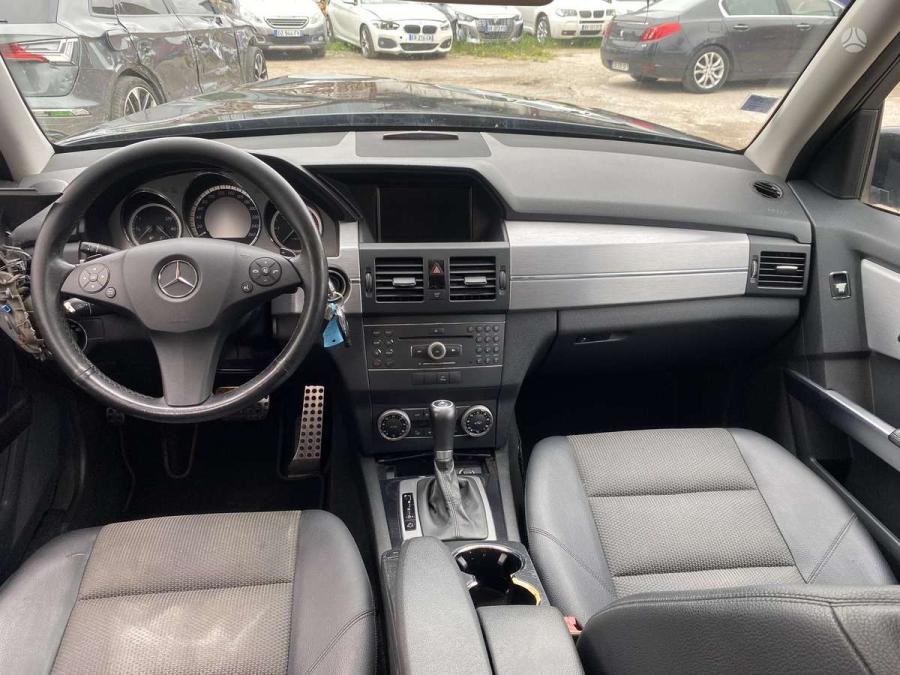 Black Mercedes-Benz GLK 320 2009 in Taurage, with an engine capacity of 2.99 L and mileage of 210 thousand km for 3900 €, photo 6 on AUTOMOTO.COM.LV