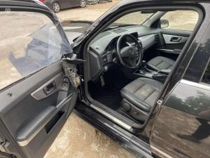 Black Mercedes-Benz GLK 320 2009 in Taurage, with an engine capacity of 2.99 L and mileage of 210 thousand km for 3900 €, photo 7 on AUTOMOTO.COM.LV