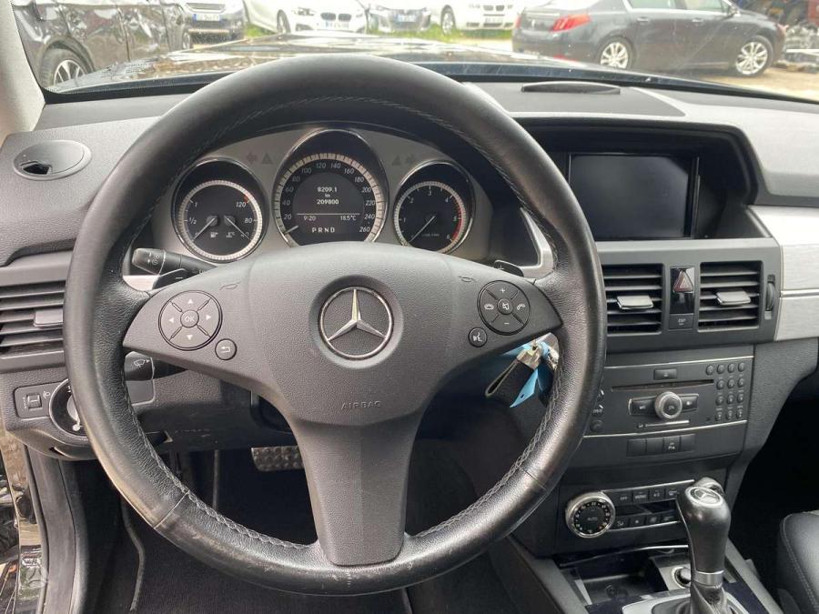 Black Mercedes-Benz GLK 320 2009 in Taurage, with an engine capacity of 2.99 L and mileage of 210 thousand km for 3900 €, photo 8 on AUTOMOTO.COM.LV