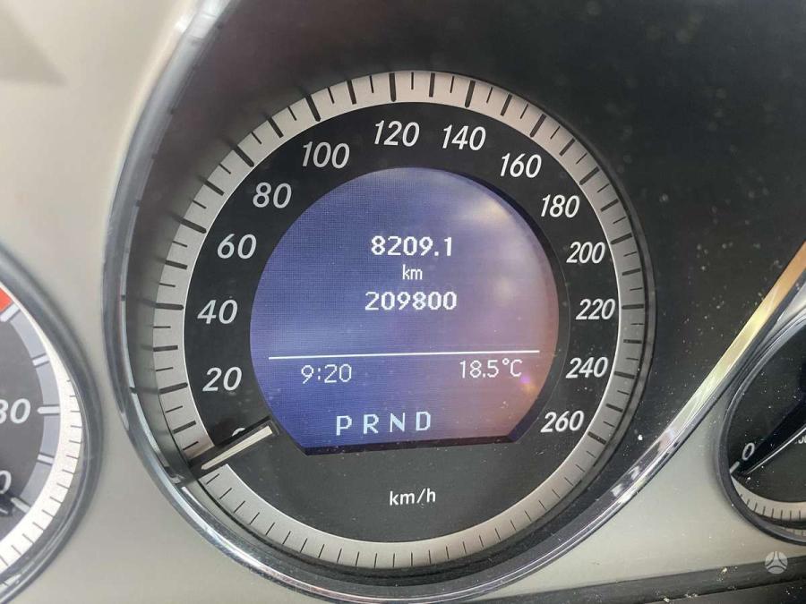 Black Mercedes-Benz GLK 320 2009 in Taurage, with an engine capacity of 2.99 L and mileage of 210 thousand km for 3900 €, photo 9 on AUTOMOTO.COM.LV