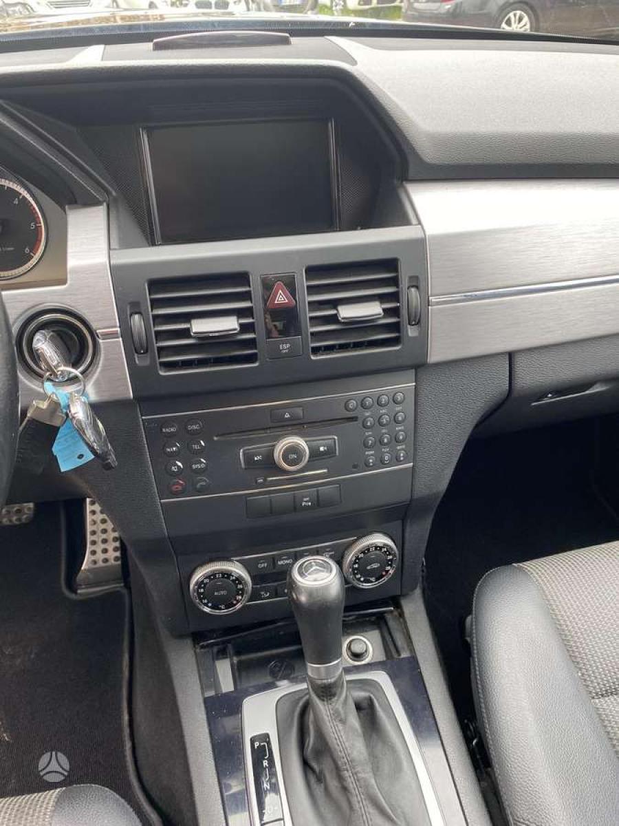 Black Mercedes-Benz GLK 320 2009 in Taurage, with an engine capacity of 2.99 L and mileage of 210 thousand km for 3900 €, photo 10 on AUTOMOTO.COM.LV