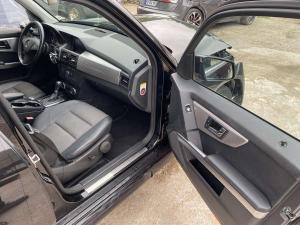 Black Mercedes-Benz GLK 320 2009 in Taurage, with an engine capacity of 2.99 L and mileage of 210 thousand km for 3900 €, photo 15 on AUTOMOTO.COM.LV