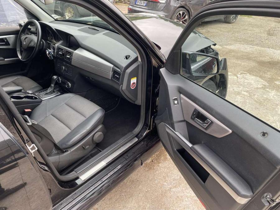 Black Mercedes-Benz GLK 320 2009 in Taurage, with an engine capacity of 2.99 L and mileage of 210 thousand km for 3900 €, photo 15 on AUTOMOTO.COM.LV
