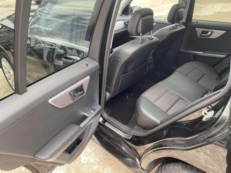 Black Mercedes-Benz GLK 320 2009 in Taurage, with an engine capacity of 2.99 L and mileage of 210 thousand km for 3900 €, photo 16 on AUTOMOTO.COM.LV
