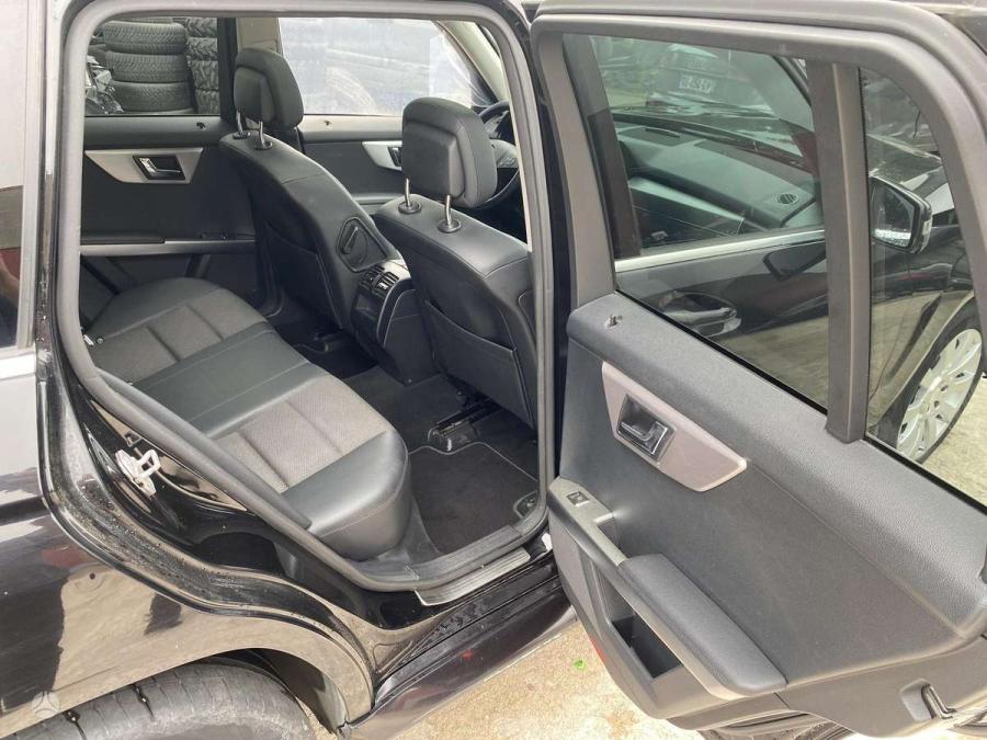 Black Mercedes-Benz GLK 320 2009 in Taurage, with an engine capacity of 2.99 L and mileage of 210 thousand km for 3900 €, photo 17 on AUTOMOTO.COM.LV