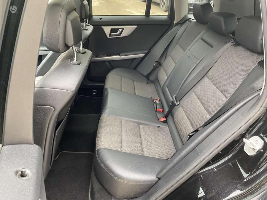 Black Mercedes-Benz GLK 320 2009 in Taurage, with an engine capacity of 2.99 L and mileage of 210 thousand km for 3900 €, photo 18 on AUTOMOTO.COM.LV