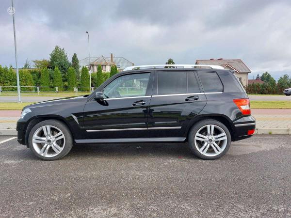 Black Mercedes-Benz GLK 320 2009 in Klaipeda, with an engine capacity of 3.00 L and mileage of 276 thousand km for 7200 €, photo 3 on AUTOMOTO.COM.LV