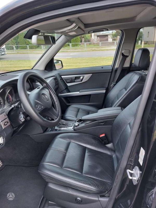Black Mercedes-Benz GLK 320 2009 in Klaipeda, with an engine capacity of 3.00 L and mileage of 276 thousand km for 7200 €, photo 10 on AUTOMOTO.COM.LV