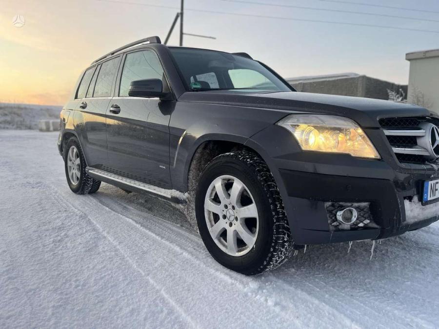 Grey Mercedes-Benz GLK 320 2008 in Kaunas, with an engine capacity of 2.99 L and mileage of 300 thousand km for 4999 €, photo 1 on AUTOMOTO.COM.LV