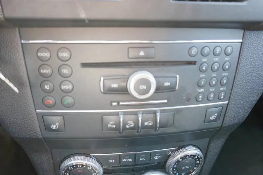 Pelēks Mercedes-Benz GLK 320 2008 Talsi, ar dzinēja tilpumu 3.00 L un nobraukumu 223 tūkst. km par 7500 €, foto 12 vietnē AUTOMOTO.COM.LV
