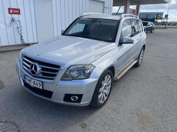 Grey Mercedes-Benz GLK 320 2008 in Kaunas, with an engine capacity of 2.99 L and mileage of 385 thousand km for 4999 €, photo 1 on AUTOMOTO.COM.LV