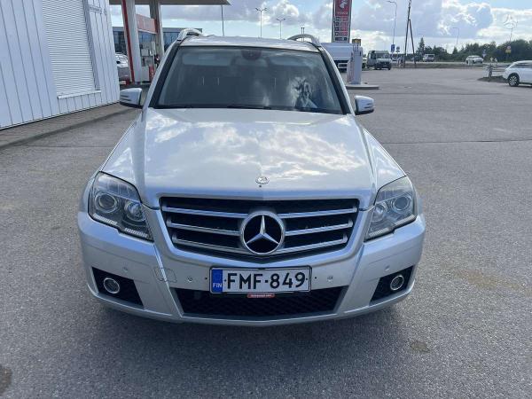Grey Mercedes-Benz GLK 320 2008 in Kaunas, with an engine capacity of 2.99 L and mileage of 385 thousand km for 4999 €, photo 2 on AUTOMOTO.COM.LV