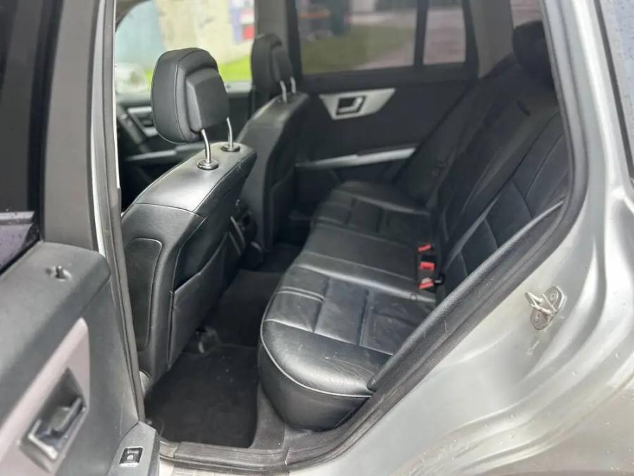 Grey Mercedes-Benz GLK 320 2008 in Grobiņa, with an engine capacity of 3.00 L and mileage of 390 thousand km for 6000 €, photo 16 on AUTOMOTO.COM.LV