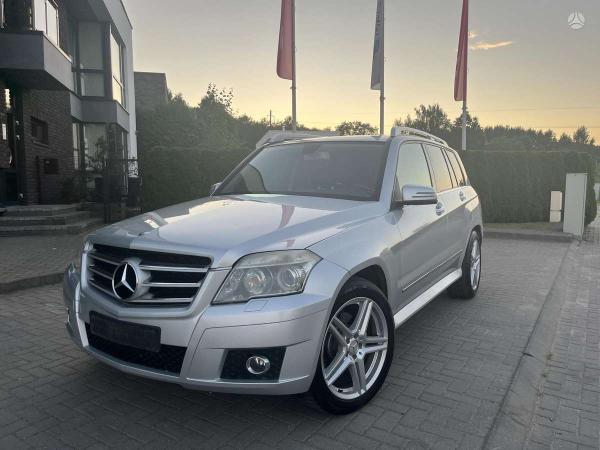 Grey Mercedes-Benz GLK 320 2009 in Vilnius, with an engine capacity of 2.99 L and mileage of 360 thousand km for 4950 €, photo 1 on AUTOMOTO.COM.LV