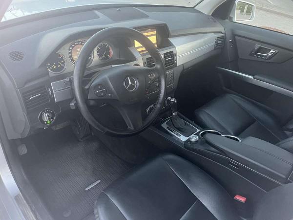 Grey Mercedes-Benz GLK 320 2009 in Vilnius, with an engine capacity of 2.99 L and mileage of 360 thousand km for 4950 €, photo 8 on AUTOMOTO.COM.LV