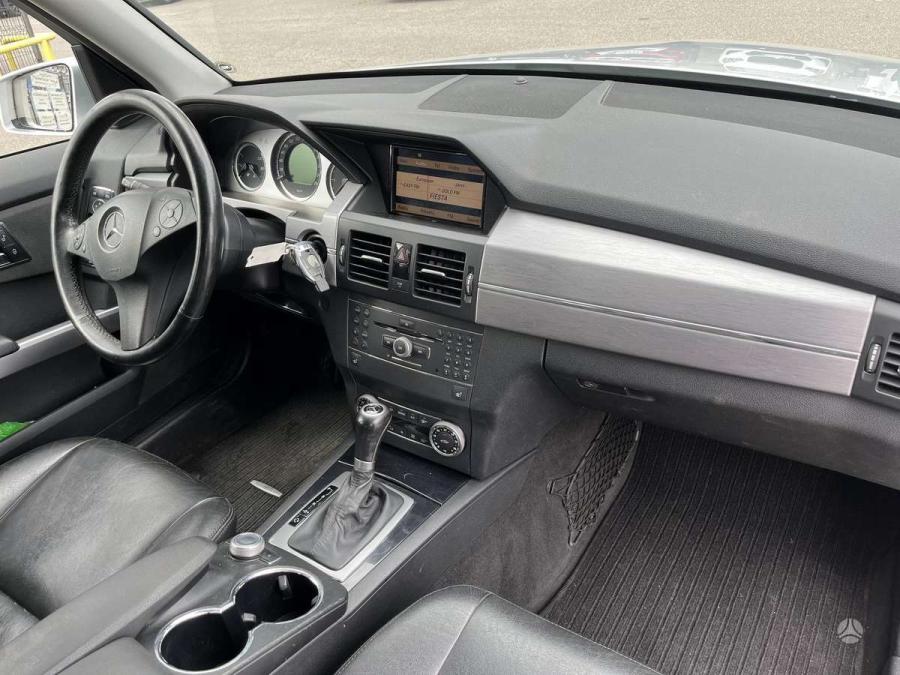 Grey Mercedes-Benz GLK 320 2009 in Vilnius, with an engine capacity of 2.99 L and mileage of 360 thousand km for 5400 €, photo 13 on AUTOMOTO.COM.LV