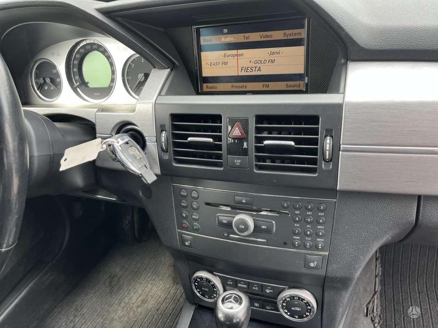 Grey Mercedes-Benz GLK 320 2009 in Vilnius, with an engine capacity of 2.99 L and mileage of 360 thousand km for 5400 €, photo 14 on AUTOMOTO.COM.LV