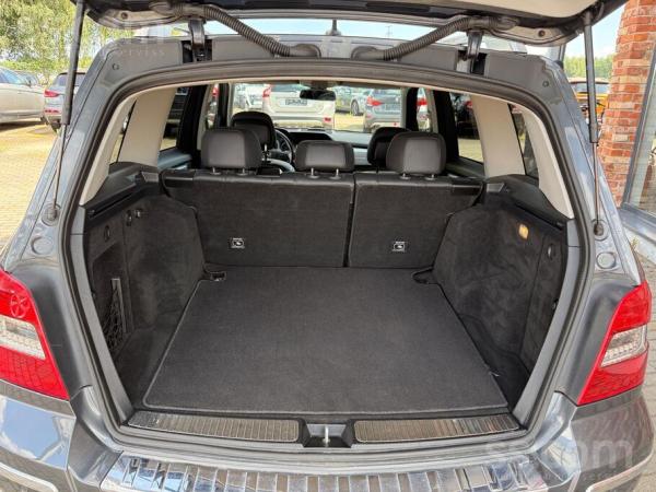 Pelēks Mercedes-Benz GLK 320 2010 Talsi, ar dzinēja tilpumu 3.00 L un nobraukumu 242 tūkst. km par 10970 €, foto 9 vietnē AUTOMOTO.COM.LV