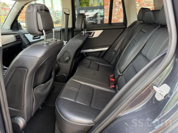 Pelēks Mercedes-Benz GLK 320 2010 Talsi, ar dzinēja tilpumu 3.00 L un nobraukumu 242 tūkst. km par 10970 €, foto 10 vietnē AUTOMOTO.COM.LV