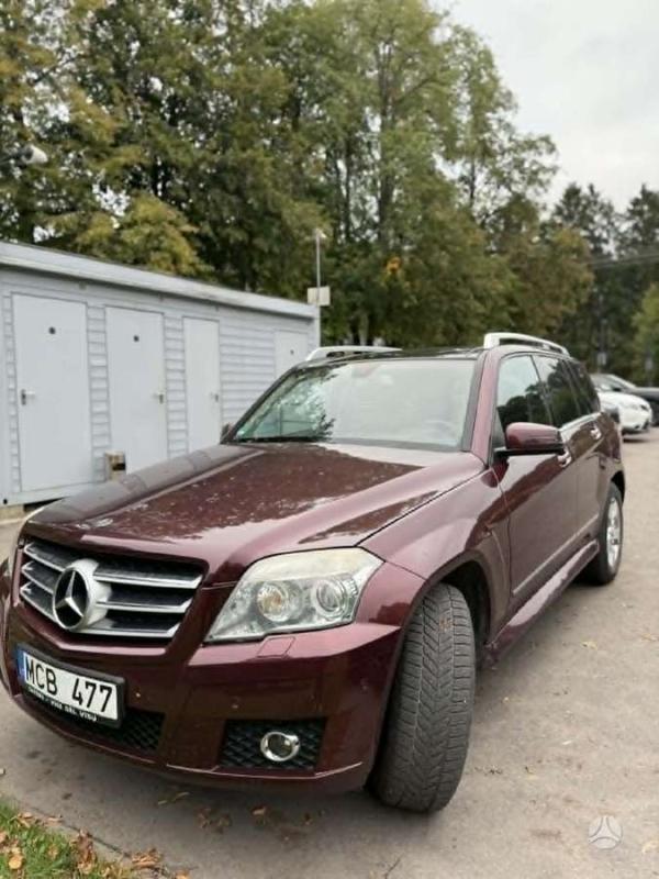 Red Mercedes-Benz GLK 320 2009 in Kaunas, with an engine capacity of 0.00 L and mileage of 330 thousand km for 3550 €, photo 2 on AUTOMOTO.COM.LV