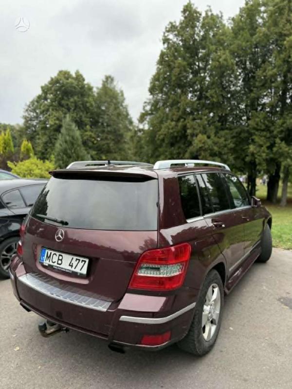 Red Mercedes-Benz GLK 320 2009 in Kaunas, with an engine capacity of 0.00 L and mileage of 330 thousand km for 3550 €, photo 4 on AUTOMOTO.COM.LV