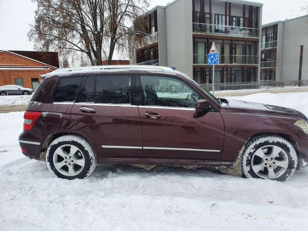 Sarkans Mercedes-Benz GLK 320 2009 Kauņa, ar dzinēja tilpumu 2.99 L un nobraukumu 320 tūkst. km par 5999 €, foto 4 vietnē AUTOMOTO.COM.LV