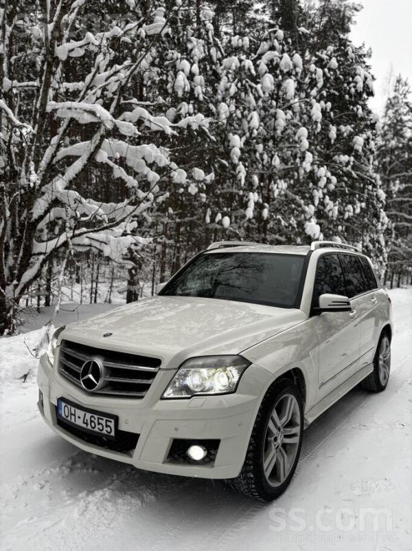 White Mercedes-Benz GLK 320 2008 in Daugavpils, with an engine capacity of 3.00 L and mileage of 193 thousand km for 7200 €, photo 3 on AUTOMOTO.COM.LV