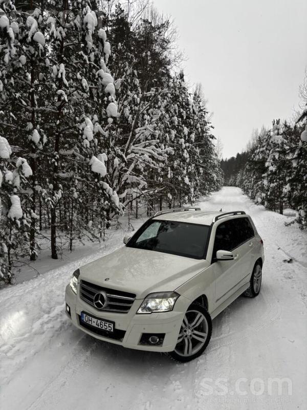 White Mercedes-Benz GLK 320 2008 in Daugavpils, with an engine capacity of 3.00 L and mileage of 193 thousand km for 7200 €, photo 4 on AUTOMOTO.COM.LV