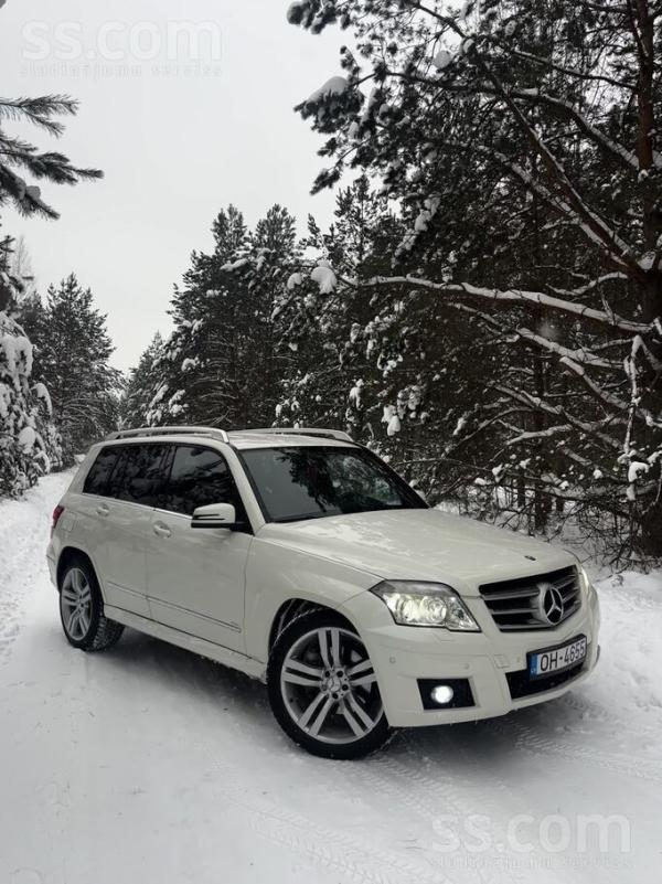 White Mercedes-Benz GLK 320 2008 in Daugavpils, with an engine capacity of 3.00 L and mileage of 193 thousand km for 7200 €, photo 6 on AUTOMOTO.COM.LV