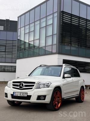 White Mercedes-Benz GLK 320 2008 in Daugavpils, with an engine capacity of 3.00 L and mileage of 0 thousand km for 6500 €, photo 4 on AUTOMOTO.COM.LV
