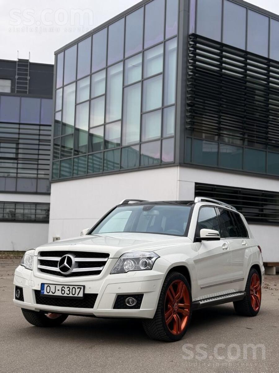 White Mercedes-Benz GLK 320 2008 in Daugavpils, with an engine capacity of 3.00 L and mileage of 0 thousand km for 6500 €, photo 4 on AUTOMOTO.COM.LV