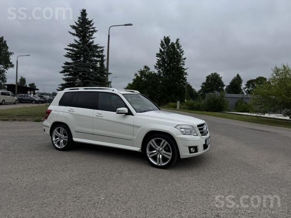 Белый Мерседес ГЛК 320 2009 в Цесис, объемом двигателя 3.00 л и пробегом 0 тыс. км за 8900 €, фото 2 на AUTOMOTO.COM.LV