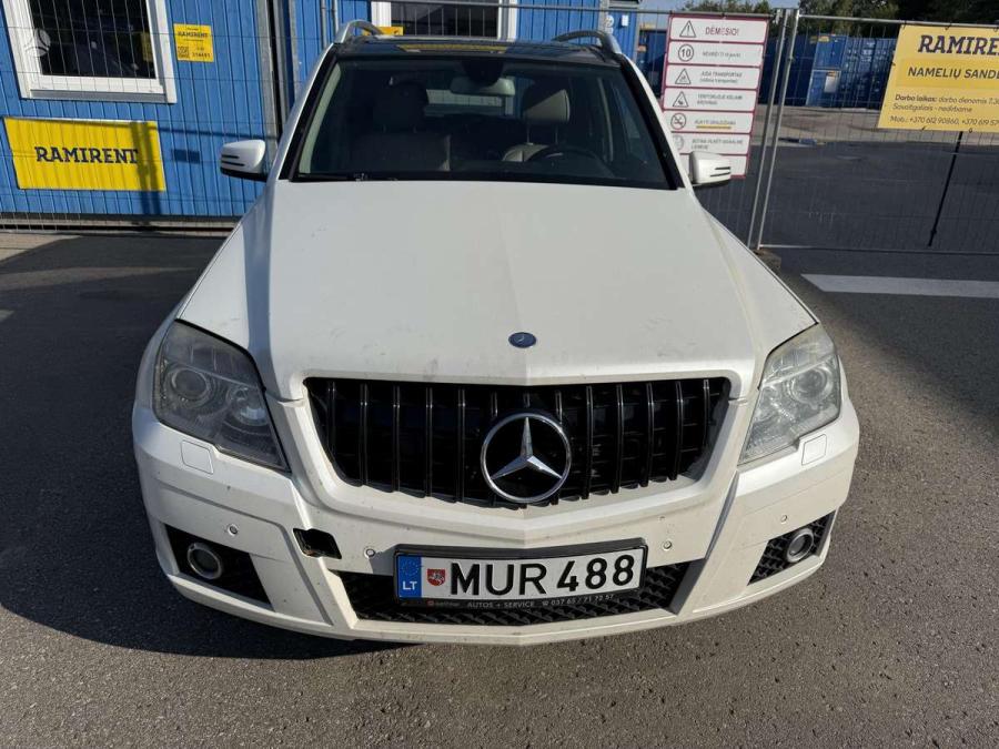 White Mercedes-Benz GLK 320 2009 in Vilnius, with an engine capacity of 2.99 L and mileage of 364 thousand km for 2950 €, photo 3 on AUTOMOTO.COM.LV