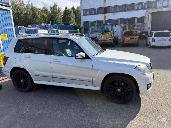 White Mercedes-Benz GLK 320 2009 in Vilnius, with an engine capacity of 2.99 L and mileage of 364 thousand km for 2950 €, photo 4 on AUTOMOTO.COM.LV