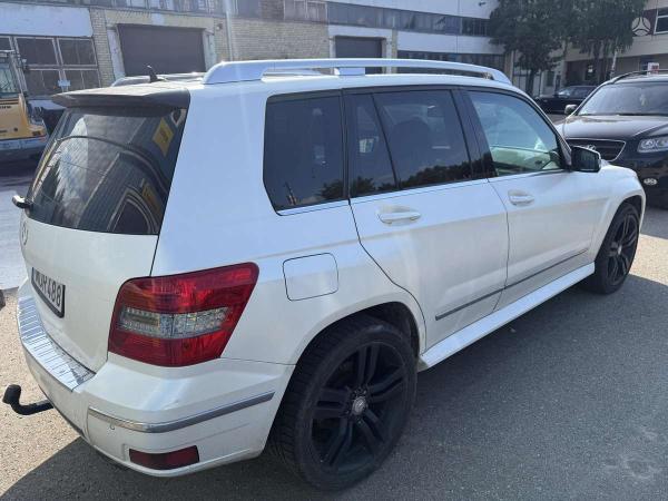 White Mercedes-Benz GLK 320 2009 in Vilnius, with an engine capacity of 2.99 L and mileage of 364 thousand km for 2950 €, photo 5 on AUTOMOTO.COM.LV