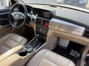 White Mercedes-Benz GLK 320 2009 in Vilnius, with an engine capacity of 2.99 L and mileage of 364 thousand km for 2950 €, photo 9 on AUTOMOTO.COM.LV